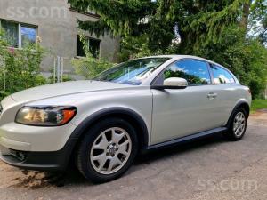 Grey Volvo C30 2007 in Riga, with an engine capacity of 2.00 L and mileage of 292 thousand km for 2950 €, photo 10 on AUTOMOTO.COM.LV