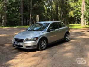 Pelēks Volvo C30 2007 Utena, ar dzinēja tilpumu 2.00 L un nobraukumu 353 tūkst. km par 1450 €, foto  vietnē AUTOMOTO.COM.LV