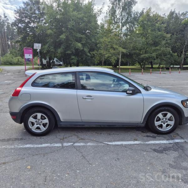 Grey Volvo C30 2007 in Riga, with an engine capacity of 2.00 L and mileage of 242 thousand km for 2100 €, photo 5 on AUTOMOTO.COM.LV