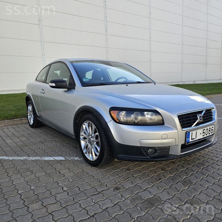 Grey Volvo C30 2007 in Riga, with an engine capacity of 1.60 L and mileage of 171 thousand km for 3890 €, photo 1 on AUTOMOTO.COM.LV