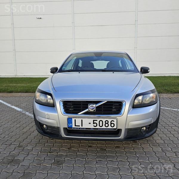 Pelēks Volvo C30 2007 Rīga, ar dzinēja tilpumu 1.60 L un nobraukumu 171 tūkst. km par 3740 €, foto 3 vietnē AUTOMOTO.COM.LV