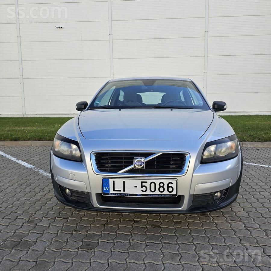 Grey Volvo C30 2007 in Riga, with an engine capacity of 1.60 L and mileage of 171 thousand km for 3890 €, photo 3 on AUTOMOTO.COM.LV
