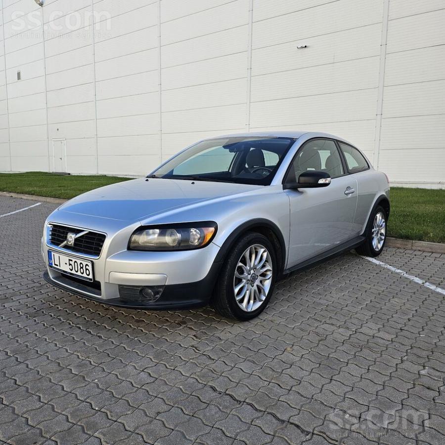 Grey Volvo C30 2007 in Riga, with an engine capacity of 1.60 L and mileage of 171 thousand km for 3890 €, photo 4 on AUTOMOTO.COM.LV
