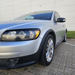 Grey Volvo C30 2007 in Riga, with an engine capacity of 1.60 L and mileage of 171 thousand km for 3890 €, photo 5 on AUTOMOTO.COM.LV