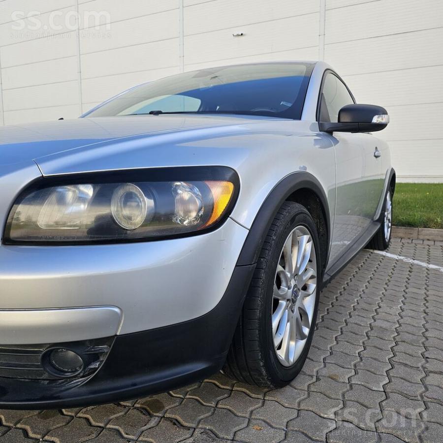 Grey Volvo C30 2007 in Riga, with an engine capacity of 1.60 L and mileage of 171 thousand km for 3890 €, photo 5 on AUTOMOTO.COM.LV