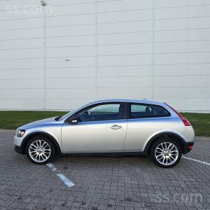Grey Volvo C30 2007 in Riga, with an engine capacity of 1.60 L and mileage of 171 thousand km for 3890 €, photo 6 on AUTOMOTO.COM.LV