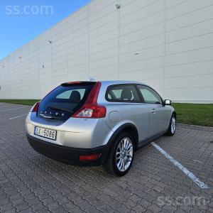 Grey Volvo C30 2007 in Riga, with an engine capacity of 1.60 L and mileage of 171 thousand km for 3890 €, photo 7 on AUTOMOTO.COM.LV