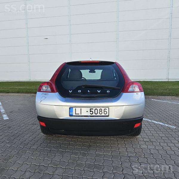 Pelēks Volvo C30 2007 Rīga, ar dzinēja tilpumu 1.60 L un nobraukumu 171 tūkst. km par 3740 €, foto 8 vietnē AUTOMOTO.COM.LV