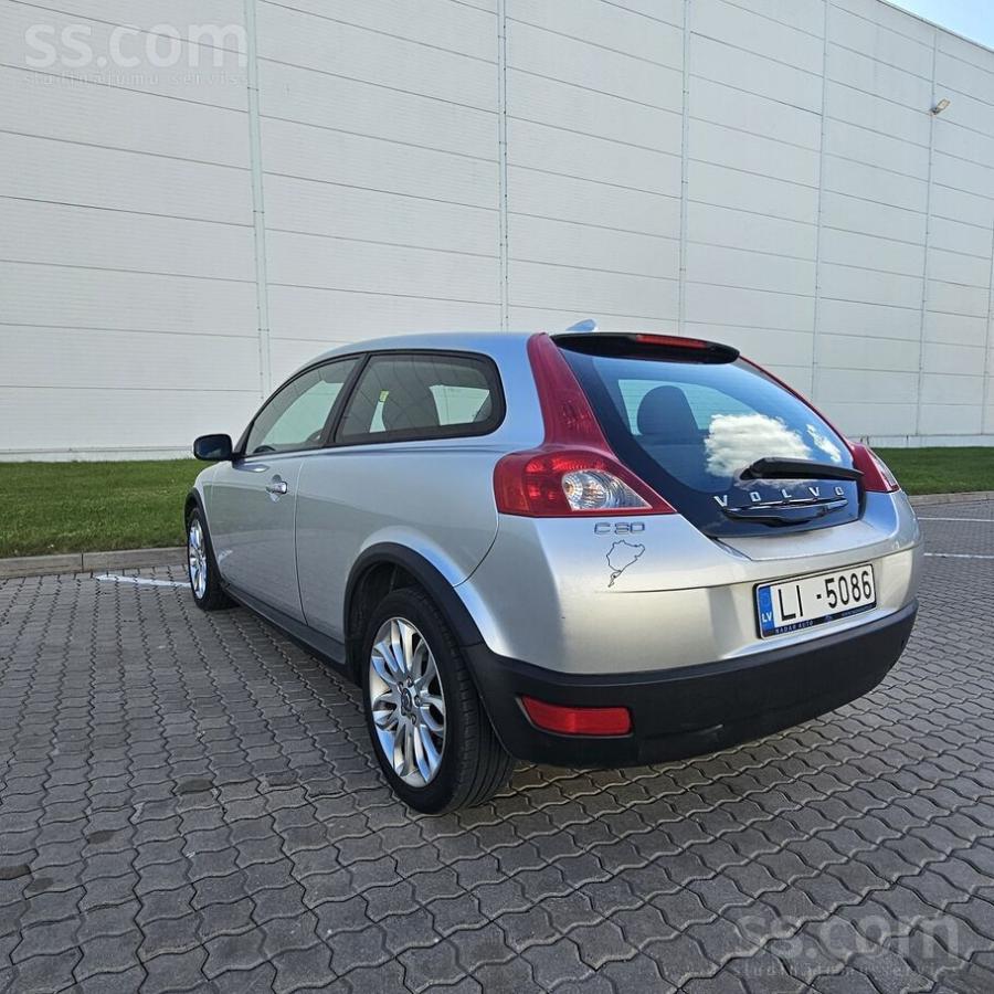 Grey Volvo C30 2007 in Riga, with an engine capacity of 1.60 L and mileage of 171 thousand km for 3890 €, photo 9 on AUTOMOTO.COM.LV