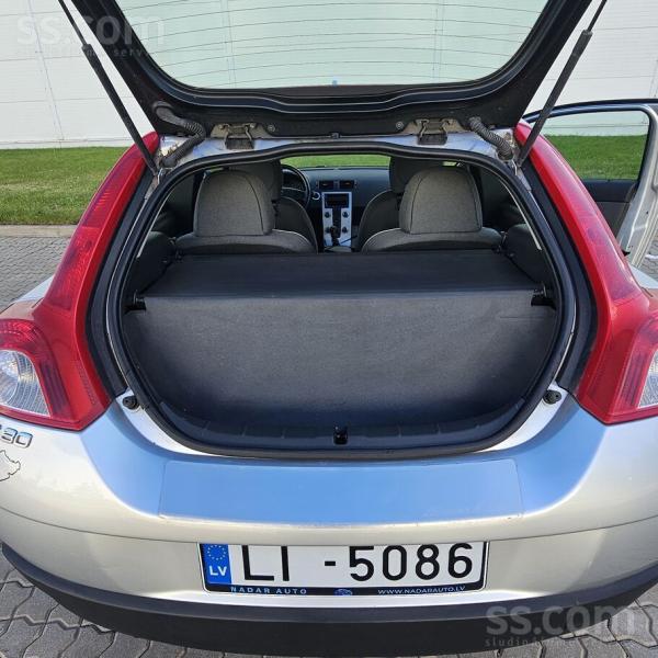 Pelēks Volvo C30 2007 Rīga, ar dzinēja tilpumu 1.60 L un nobraukumu 171 tūkst. km par 3740 €, foto 10 vietnē AUTOMOTO.COM.LV