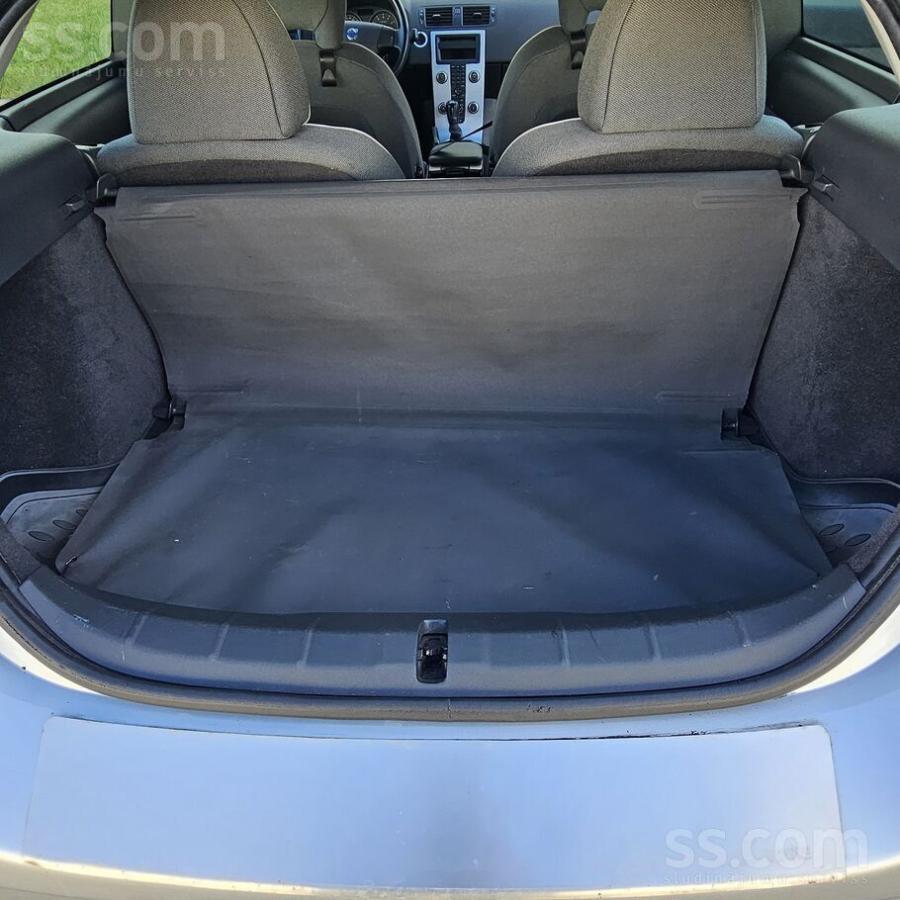 Grey Volvo C30 2007 in Riga, with an engine capacity of 1.60 L and mileage of 171 thousand km for 3890 €, photo 11 on AUTOMOTO.COM.LV