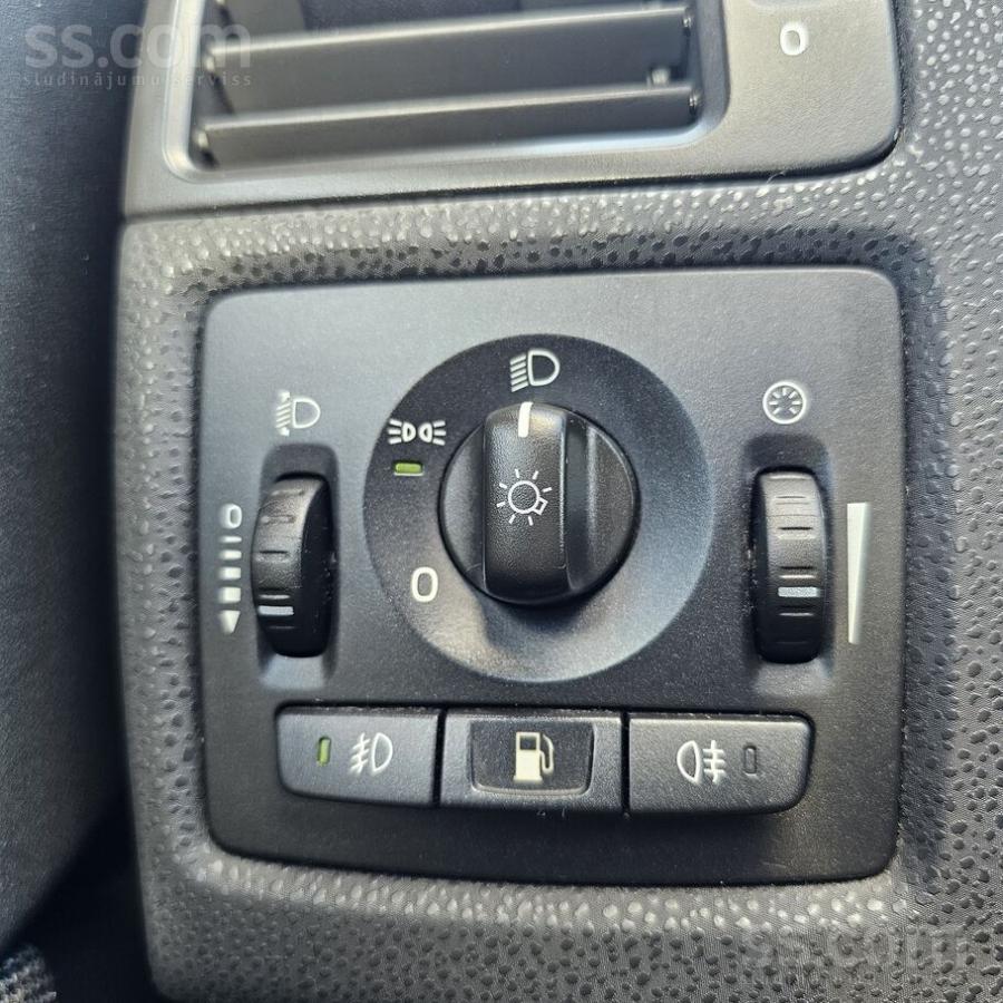 Grey Volvo C30 2007 in Riga, with an engine capacity of 1.60 L and mileage of 171 thousand km for 3890 €, photo 22 on AUTOMOTO.COM.LV