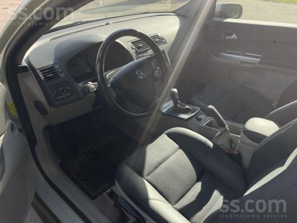 Pelēks Volvo C30 2008 Rīga, ar dzinēja tilpumu 1.80 L un nobraukumu 273 tūkst. km par 2100 €, foto 4 vietnē AUTOMOTO.COM.LV