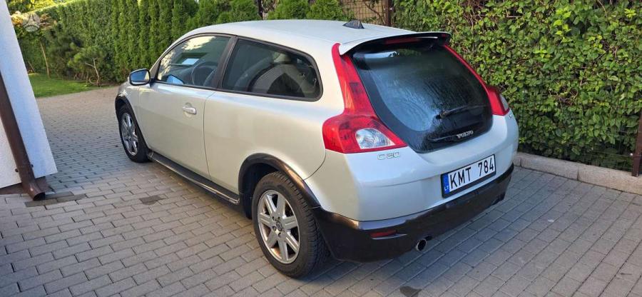Pelēks Volvo C30 2008 Viļņa, ar dzinēja tilpumu 2.00 L un nobraukumu 259 tūkst. km par 2300 €, foto 3 vietnē AUTOMOTO.COM.LV