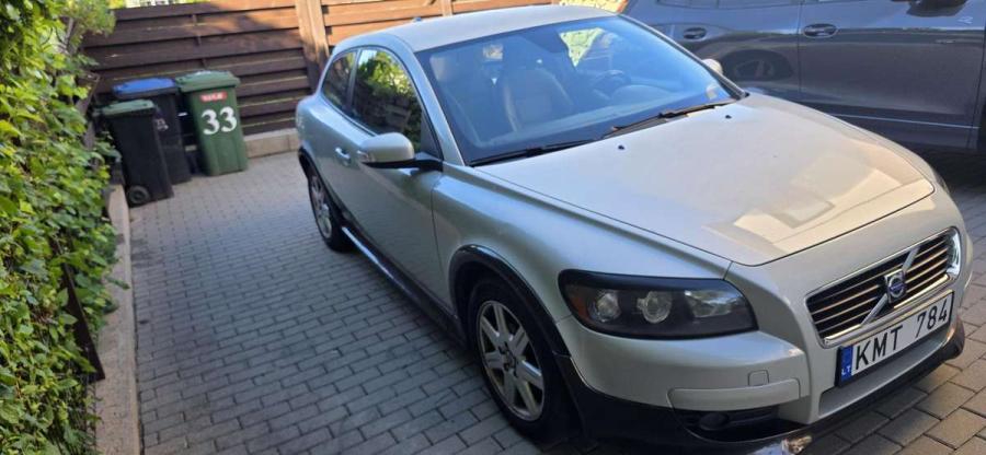 Pelēks Volvo C30 2008 Viļņa, ar dzinēja tilpumu 2.00 L un nobraukumu 259 tūkst. km par 2300 €, foto 4 vietnē AUTOMOTO.COM.LV