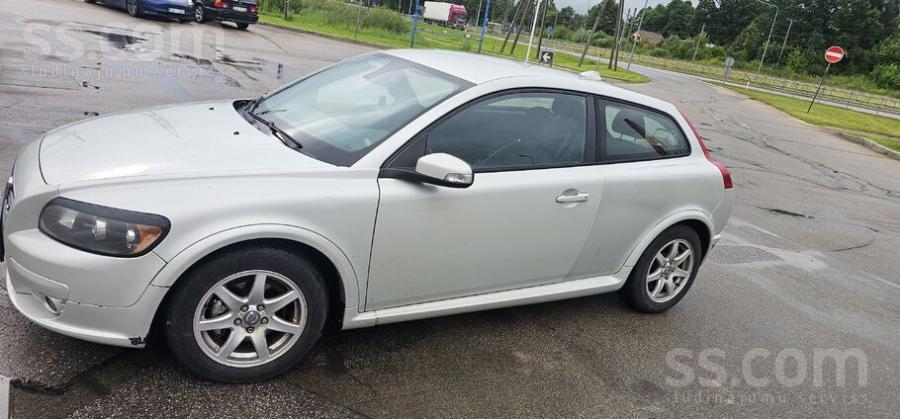 Pelēks Volvo C30 2008 Rīga, ar dzinēja tilpumu 2.00 L un nobraukumu 270 tūkst. km par 1600 €, foto 3 vietnē AUTOMOTO.COM.LV
