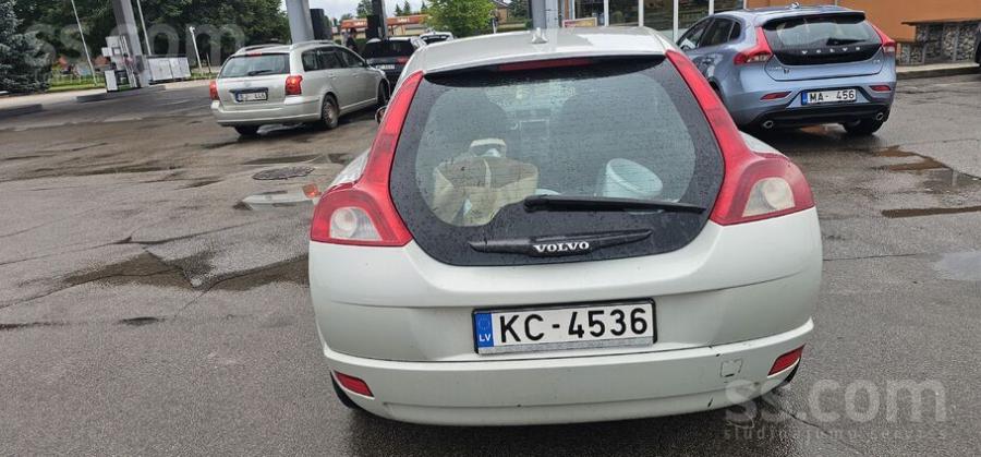 Pelēks Volvo C30 2008 Rīga, ar dzinēja tilpumu 2.00 L un nobraukumu 270 tūkst. km par 1600 €, foto 4 vietnē AUTOMOTO.COM.LV