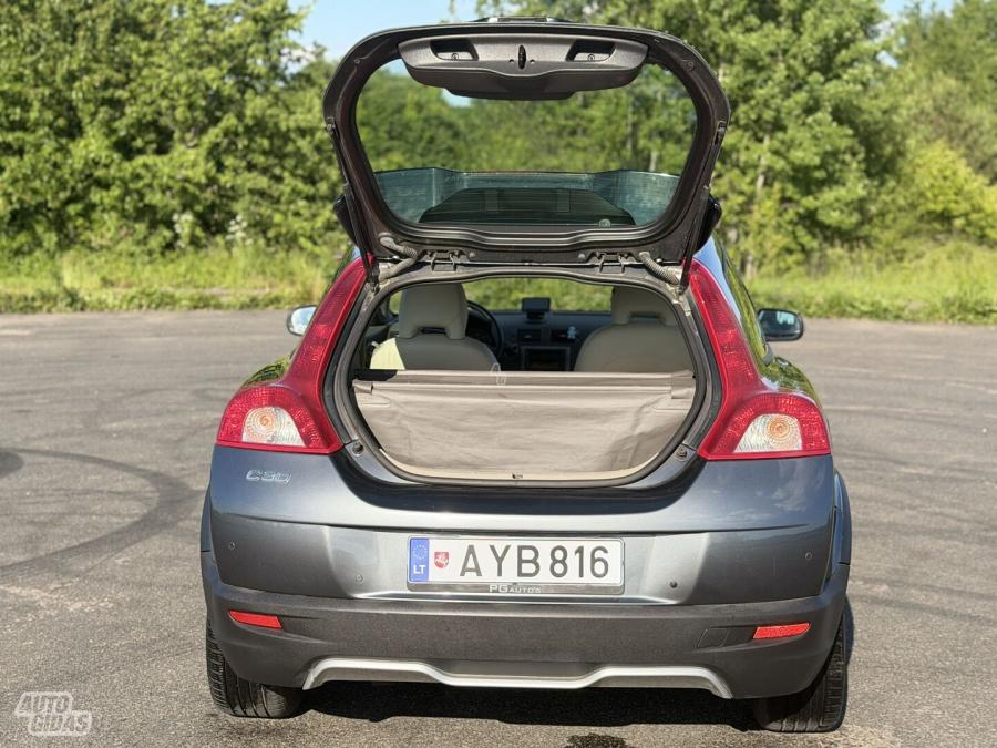 Grey Volvo C30 2009 in Vilnius, with an engine capacity of 1.60 L and mileage of 297 thousand km for 1750 €, photo 7 on AUTOMOTO.COM.LV