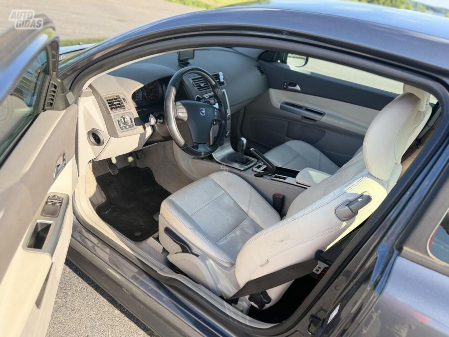 Grey Volvo C30 2009 in Vilnius, with an engine capacity of 1.60 L and mileage of 297 thousand km for 1750 €, photo 10 on AUTOMOTO.COM.LV
