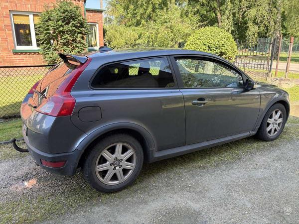Pelēks Volvo C30 2009 Joniškis, ar dzinēja tilpumu 2.40 L un nobraukumu 388 tūkst. km par 2300 €, foto 4 vietnē AUTOMOTO.COM.LV