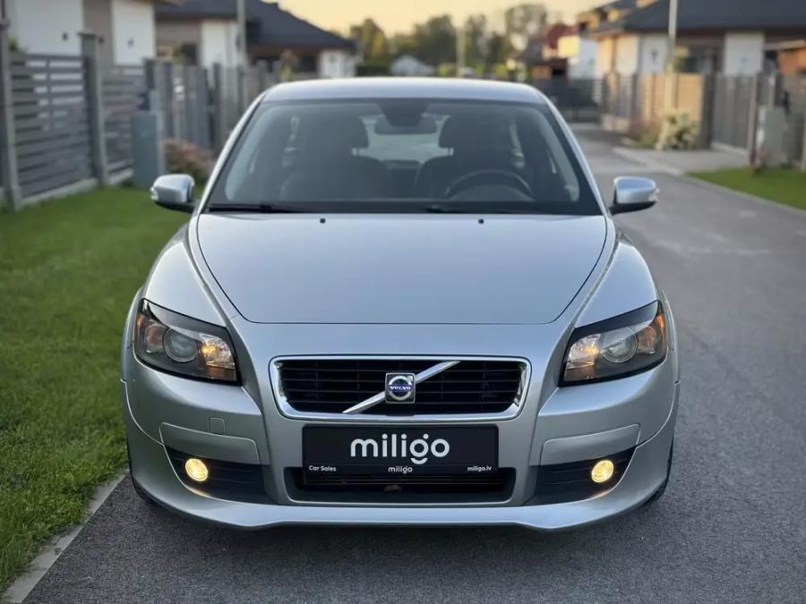 Grey Volvo C30 2009 in Jelgava, with an engine capacity of 1.80 L and mileage of 198 thousand km for 3500 €, photo 5 on AUTOMOTO.COM.LV