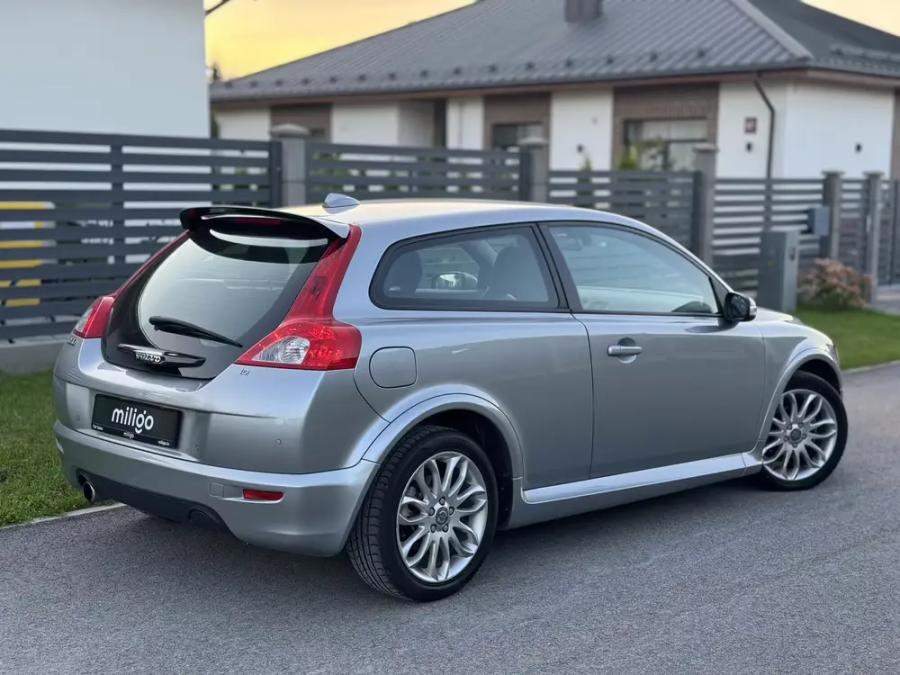 Grey Volvo C30 2009 in Jelgava, with an engine capacity of 1.80 L and mileage of 198 thousand km for 3500 €, photo 8 on AUTOMOTO.COM.LV