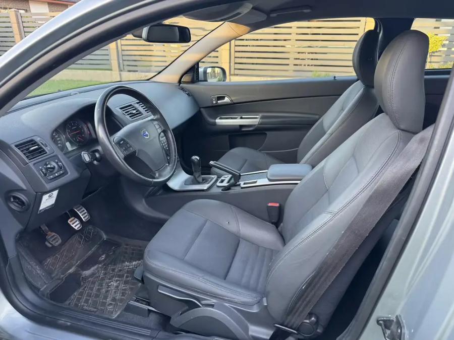 Grey Volvo C30 2009 in Jelgava, with an engine capacity of 1.80 L and mileage of 198 thousand km for 3500 €, photo 10 on AUTOMOTO.COM.LV
