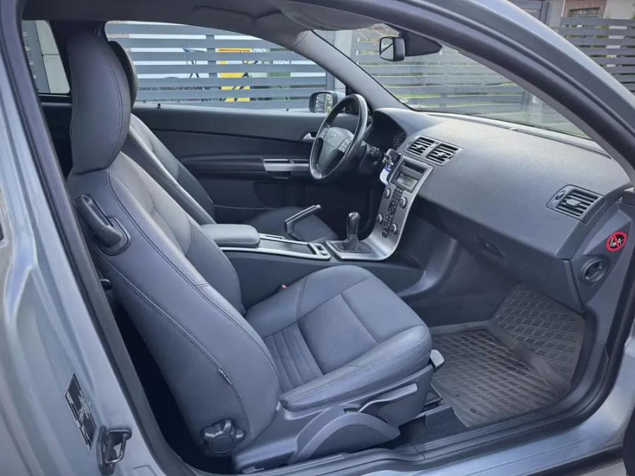 Grey Volvo C30 2009 in Jelgava, with an engine capacity of 1.80 L and mileage of 198 thousand km for 3500 €, photo 12 on AUTOMOTO.COM.LV