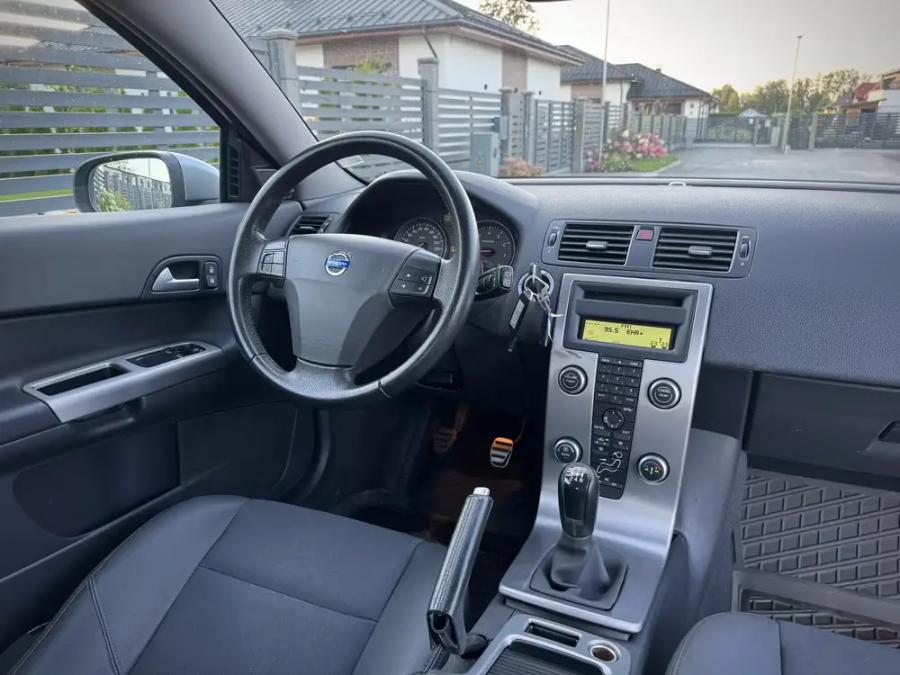 Grey Volvo C30 2009 in Jelgava, with an engine capacity of 1.80 L and mileage of 198 thousand km for 3500 €, photo 13 on AUTOMOTO.COM.LV