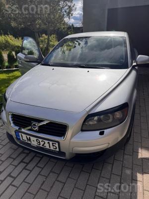 Grey Volvo C30 2009 in Riga, with an engine capacity of 1.60 L and mileage of 280 thousand km for 1750 €, photo 3 on AUTOMOTO.COM.LV