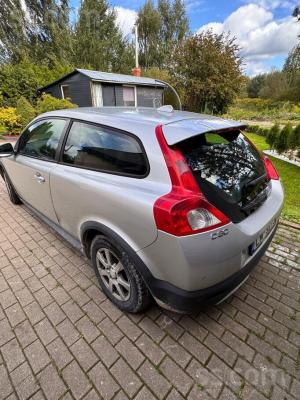 Grey Volvo C30 2009 in Riga, with an engine capacity of 1.60 L and mileage of 280 thousand km for 1750 €, photo 4 on AUTOMOTO.COM.LV