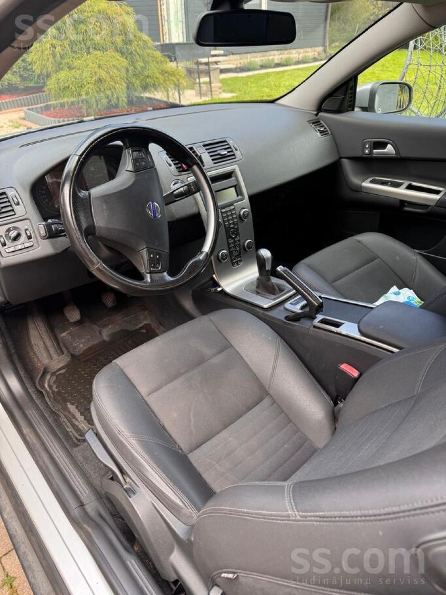 Grey Volvo C30 2009 in Riga, with an engine capacity of 1.60 L and mileage of 280 thousand km for 1750 €, photo 7 on AUTOMOTO.COM.LV