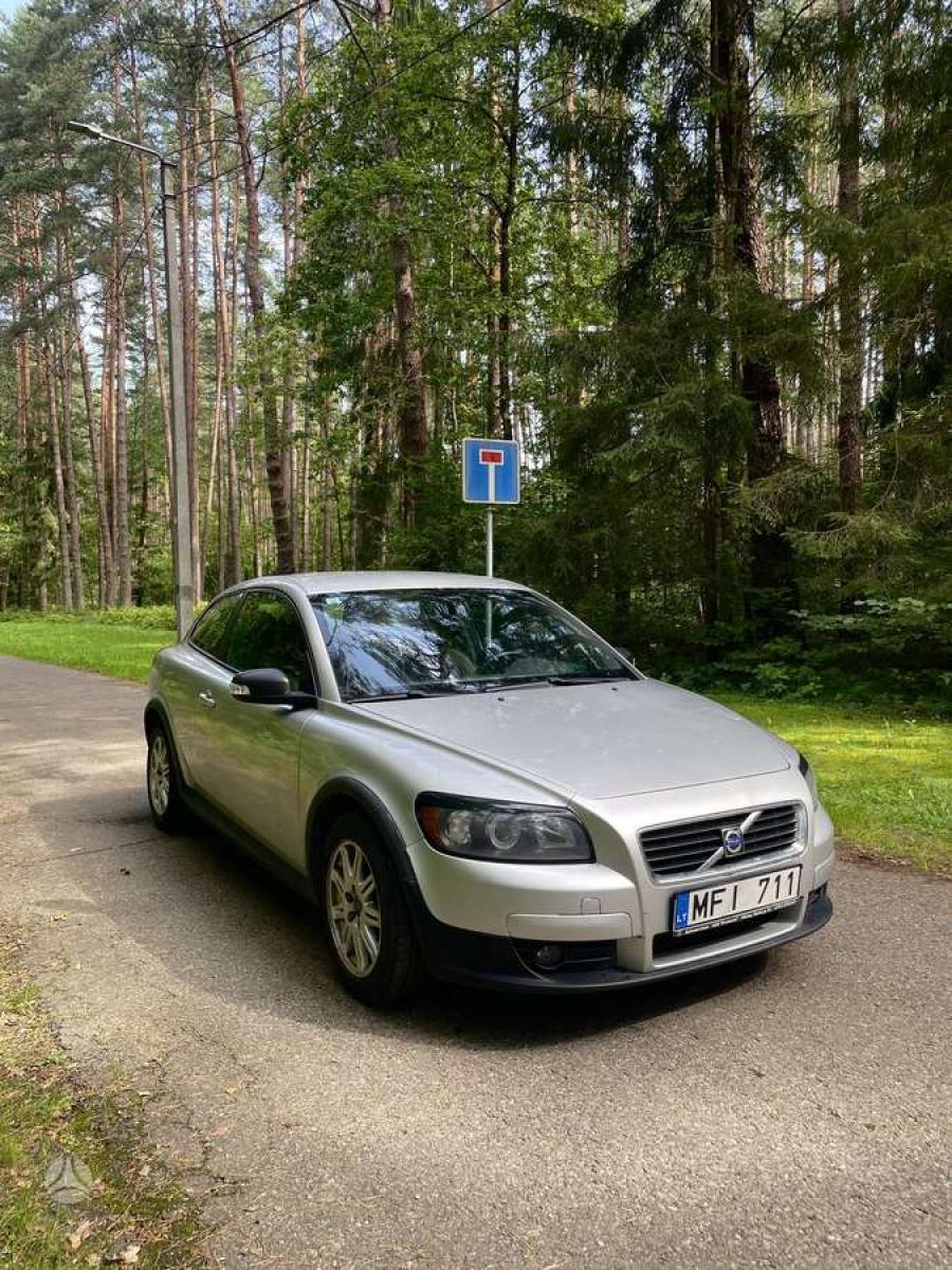 Grey Volvo C30 2009 in Vilnius, with an engine capacity of 1.56 L and mileage of 220 thousand km for 1900 €, photo 3 on AUTOMOTO.COM.LV