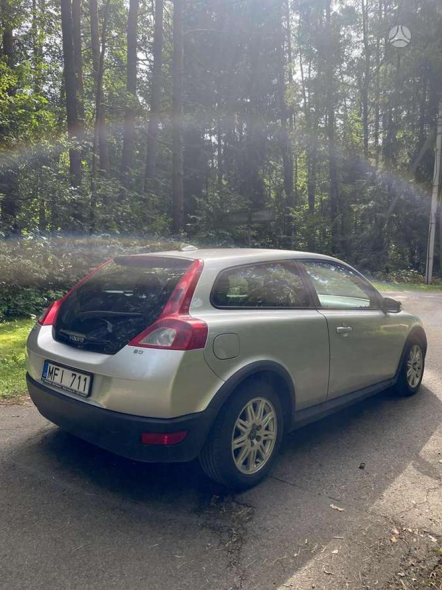 Grey Volvo C30 2009 in Vilnius, with an engine capacity of 1.56 L and mileage of 220 thousand km for 1900 €, photo 5 on AUTOMOTO.COM.LV