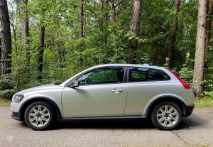 Grey Volvo C30 2009 in Vilnius, with an engine capacity of 1.56 L and mileage of 220 thousand km for 1900 €, photo 8 on AUTOMOTO.COM.LV