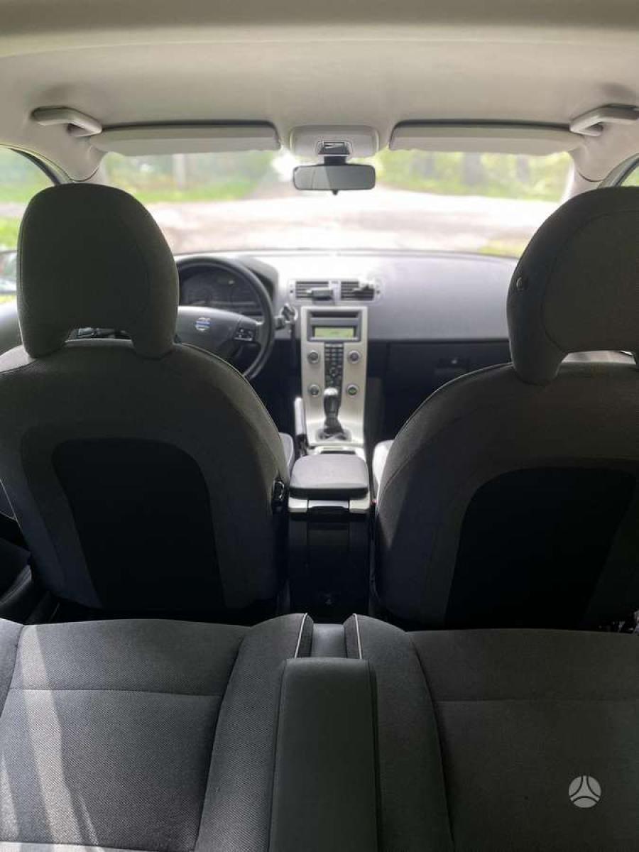 Grey Volvo C30 2009 in Vilnius, with an engine capacity of 1.56 L and mileage of 220 thousand km for 1900 €, photo 9 on AUTOMOTO.COM.LV