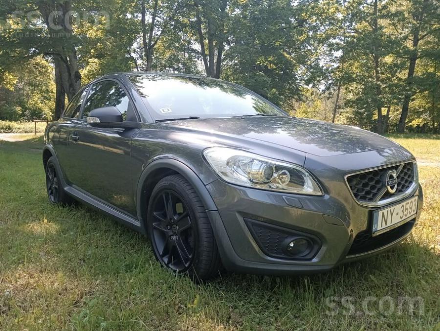 Pelēks Volvo C30 2010 Rīga, ar dzinēja tilpumu 2.40 L un nobraukumu 289 tūkst. km par 3400 €, foto 1 vietnē AUTOMOTO.COM.LV