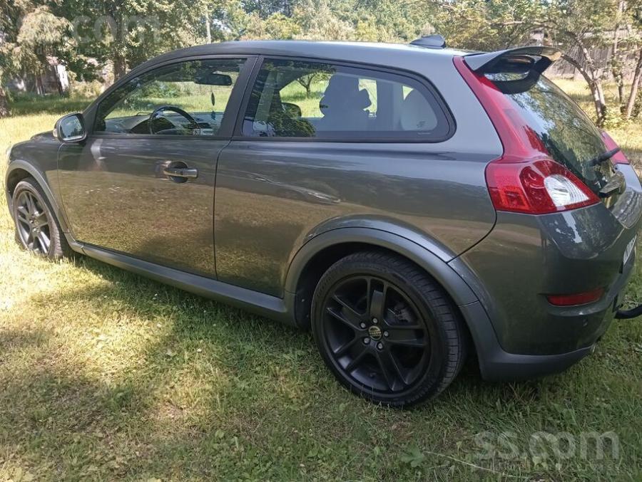 Pelēks Volvo C30 2010 Rīga, ar dzinēja tilpumu 2.40 L un nobraukumu 289 tūkst. km par 3400 €, foto 3 vietnē AUTOMOTO.COM.LV