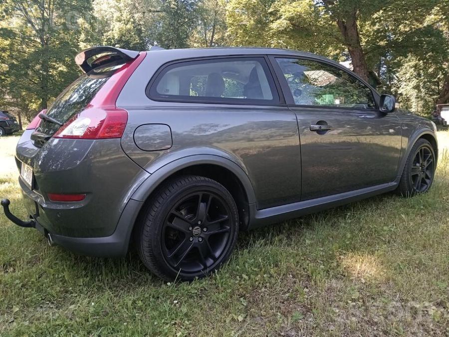 Pelēks Volvo C30 2010 Rīga, ar dzinēja tilpumu 2.40 L un nobraukumu 289 tūkst. km par 3400 €, foto 4 vietnē AUTOMOTO.COM.LV