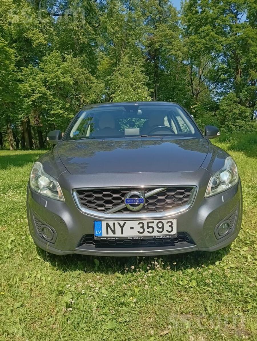 Pelēks Volvo C30 2010 Rīga, ar dzinēja tilpumu 2.40 L un nobraukumu 289 tūkst. km par 3400 €, foto 9 vietnē AUTOMOTO.COM.LV