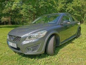 Pelēks Volvo C30 2010 Rīga, ar dzinēja tilpumu 2.40 L un nobraukumu 289 tūkst. km par 3400 €, foto 28 vietnē AUTOMOTO.COM.LV