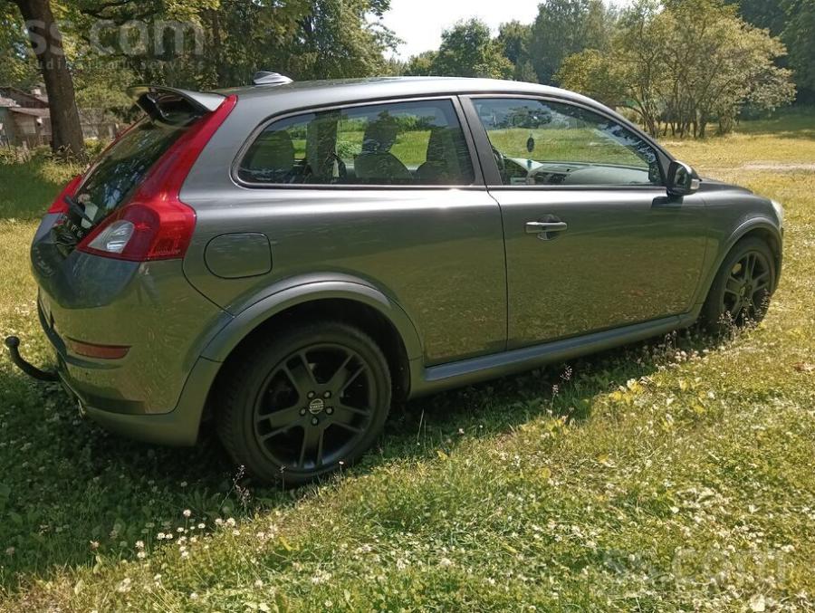 Pelēks Volvo C30 2010 Rīga, ar dzinēja tilpumu 2.40 L un nobraukumu 289 tūkst. km par 3400 €, foto 30 vietnē AUTOMOTO.COM.LV