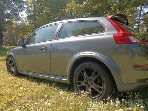 Pelēks Volvo C30 2010 Rīga, ar dzinēja tilpumu 2.40 L un nobraukumu 289 tūkst. km par 3400 €, foto 31 vietnē AUTOMOTO.COM.LV