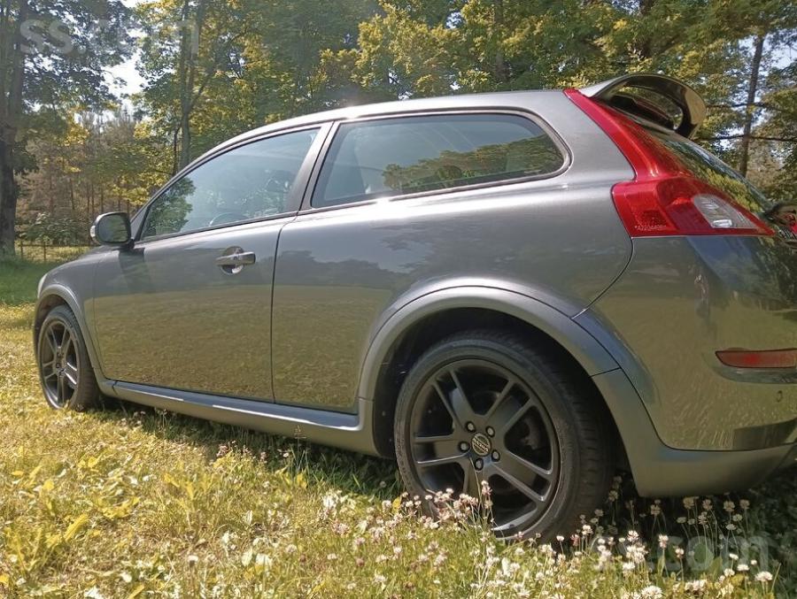 Pelēks Volvo C30 2010 Rīga, ar dzinēja tilpumu 2.40 L un nobraukumu 289 tūkst. km par 3400 €, foto 31 vietnē AUTOMOTO.COM.LV