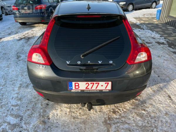Pelēks Volvo C30 2010 Valmiera, ar dzinēja tilpumu 1.60 L un nobraukumu 336 tūkst. km par 3450 €, foto 5 vietnē AUTOMOTO.COM.LV