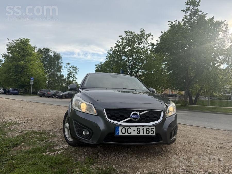 Pelēks Volvo C30 2010 Rīga, ar dzinēja tilpumu 1.60 L un nobraukumu 187 tūkst. km par 2390 €, foto 1 vietnē AUTOMOTO.COM.LV