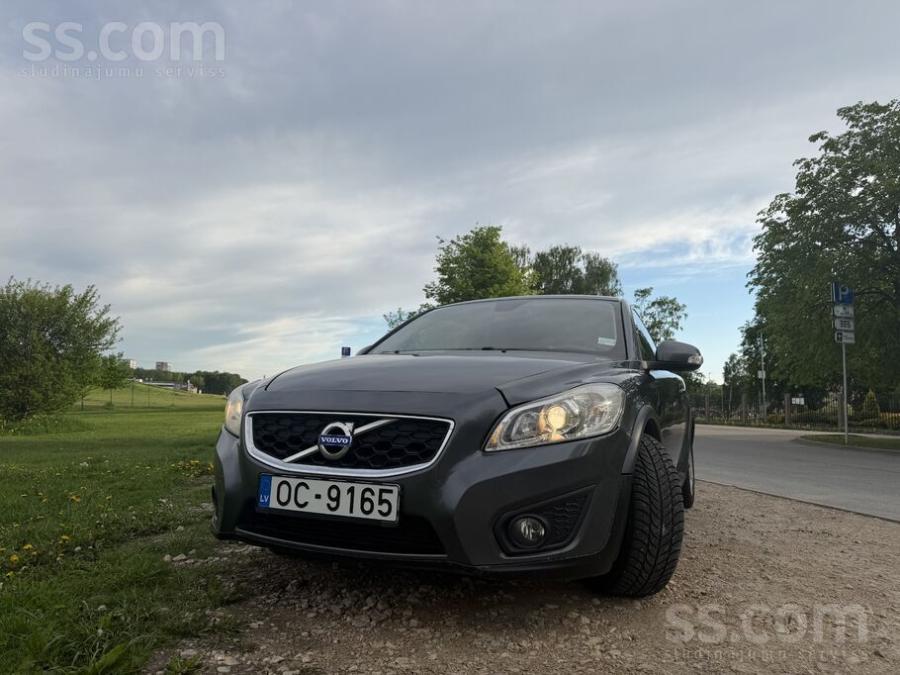 Pelēks Volvo C30 2010 Rīga, ar dzinēja tilpumu 1.60 L un nobraukumu 187 tūkst. km par 2390 €, foto 4 vietnē AUTOMOTO.COM.LV