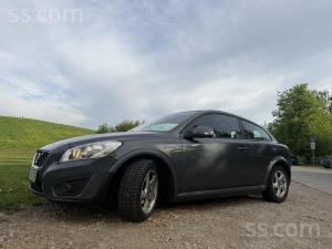 Pelēks Volvo C30 2010 Rīga, ar dzinēja tilpumu 1.60 L un nobraukumu 187 tūkst. km par 2390 €, foto 5 vietnē AUTOMOTO.COM.LV
