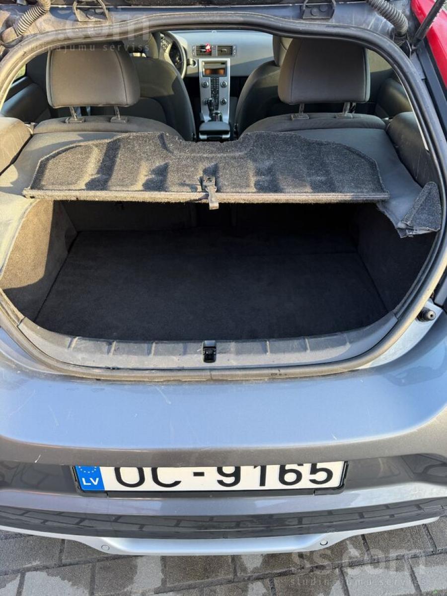 Pelēks Volvo C30 2010 Rīga, ar dzinēja tilpumu 1.60 L un nobraukumu 187 tūkst. km par 2390 €, foto 14 vietnē AUTOMOTO.COM.LV
