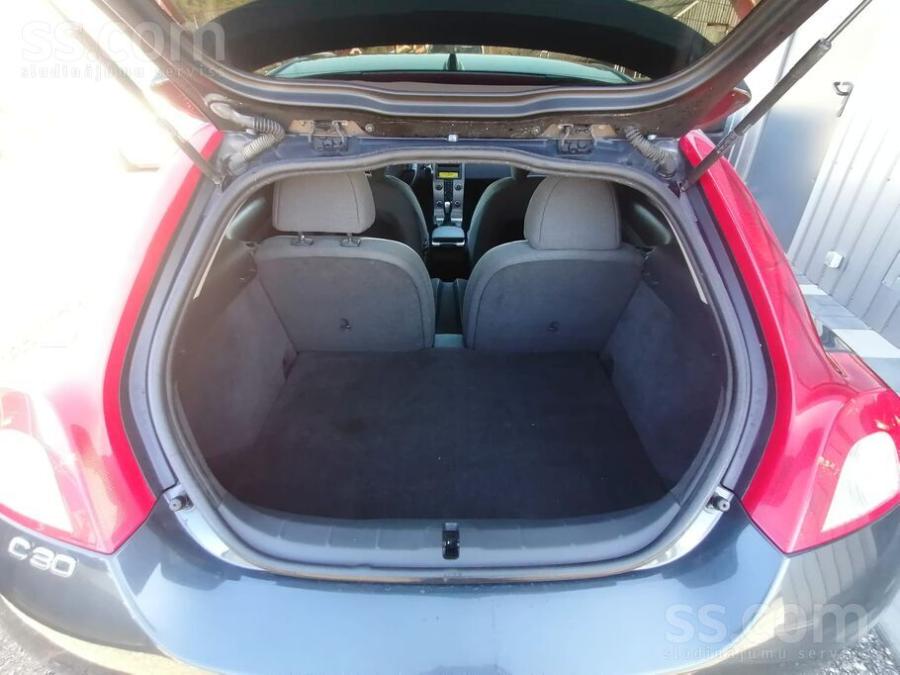Pelēks Volvo C30 2010 Valmiera, ar dzinēja tilpumu 1.60 L un nobraukumu 336 tūkst. km par 3450 €, foto 10 vietnē AUTOMOTO.COM.LV